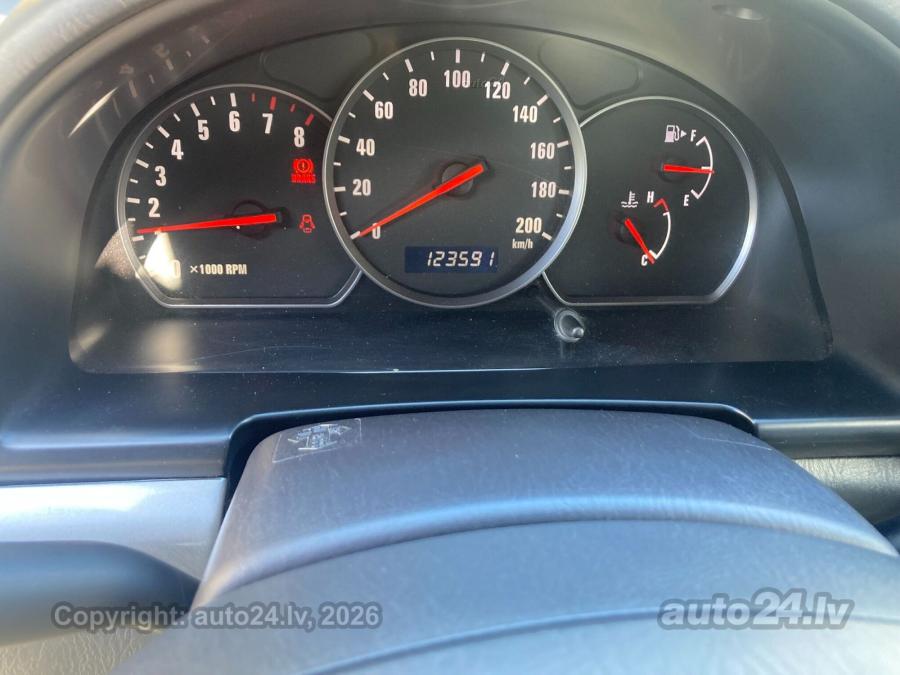 Suzuki grand-vitara 2004 Tallina, ar dzinēja tilpumu 2.00 L un nobraukumu 124 tūkst. km par 3700 €, foto 13 vietnē AUTOMOTO.COM.LV