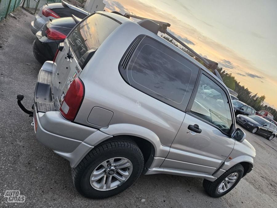 Suzuki grand-vitara 2005 in Utena, with an engine capacity of 2.00 L and mileage of 194 thousand km for 4900 €, photo 4 on AUTOMOTO.COM.LV
