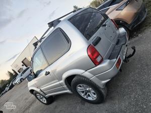 Suzuki grand-vitara 2005 in Utena, with an engine capacity of 2.00 L and mileage of 194 thousand km for 4900 €, photo 5 on AUTOMOTO.COM.LV