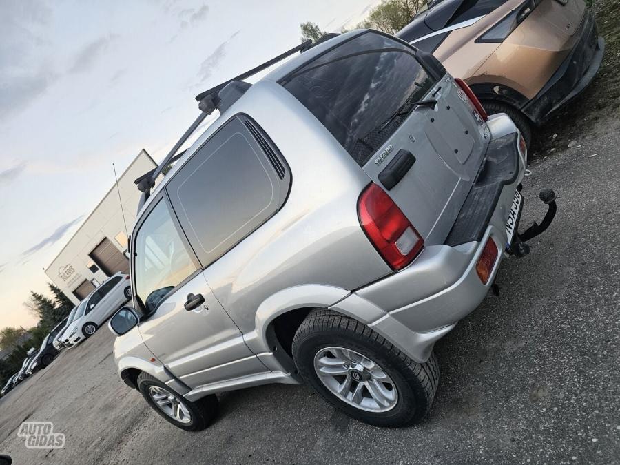 Suzuki grand-vitara 2005 in Utena, with an engine capacity of 2.00 L and mileage of 194 thousand km for 4900 €, photo 5 on AUTOMOTO.COM.LV