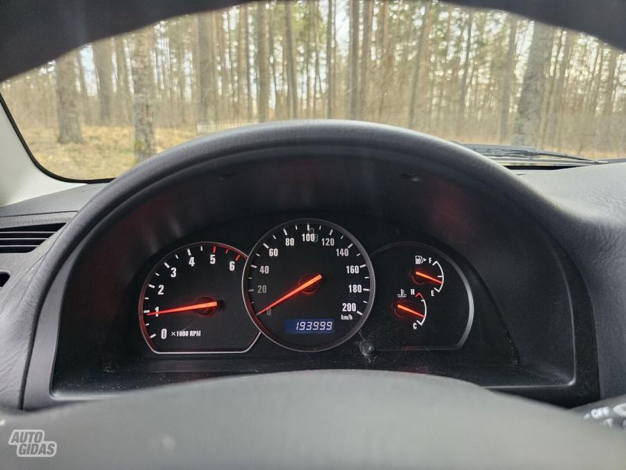 Suzuki grand-vitara 2005 in Utena, with an engine capacity of 2.00 L and mileage of 194 thousand km for 4900 €, photo 8 on AUTOMOTO.COM.LV