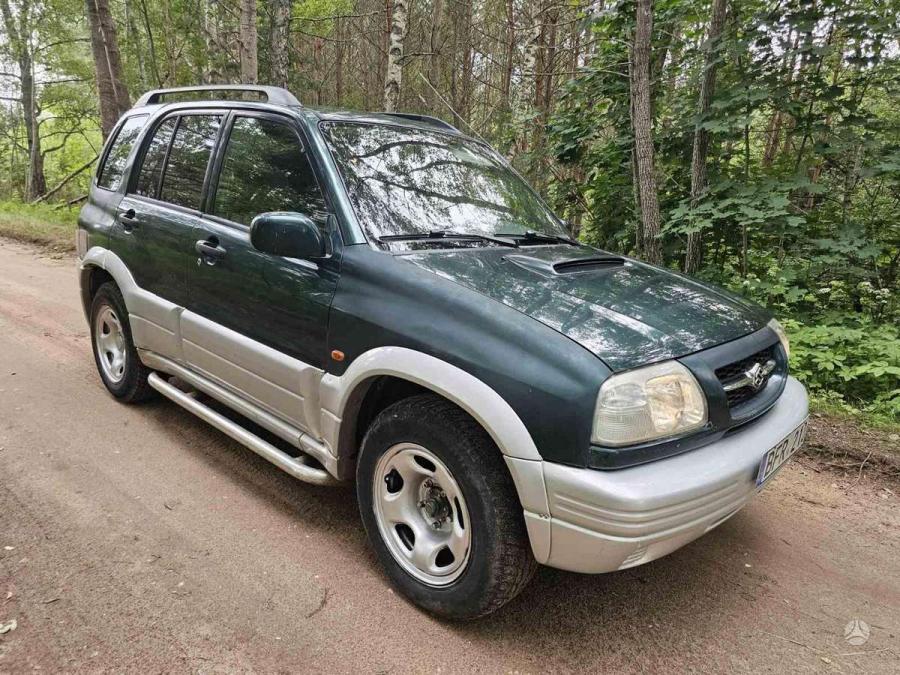 Green Suzuki grand-vitara 1998 in Utena, with an engine capacity of 2.00 L and mileage of 258 thousand km for 950 €, photo 3 on AUTOMOTO.COM.LV