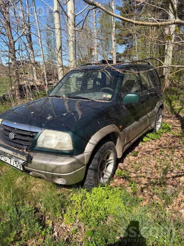 Zaļš Suzuki grand-vitara 2001 Kuldīga, ar dzinēja tilpumu 2.00 L un nobraukumu 250 tūkst. km par 350 €, foto 1 vietnē AUTOMOTO.COM.LV