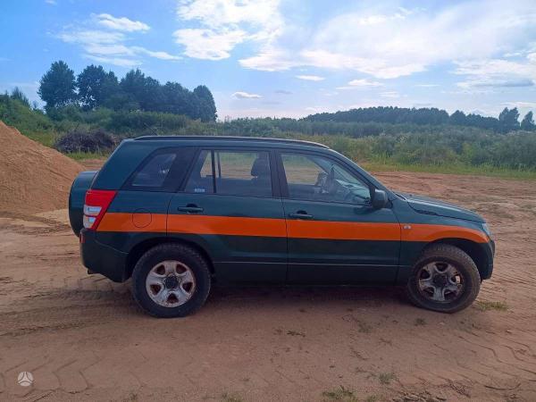 Zaļš Suzuki grand-vitara 2007 Viļņa, ar dzinēja tilpumu 2.00 L un nobraukumu 130 tūkst. km par 2500 €, foto 2 vietnē AUTOMOTO.COM.LV