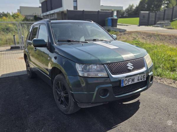 Green Suzuki grand-vitara 2007 in Vilnius, with an engine capacity of 2.00 L and mileage of 169 thousand km for 2700 €, photo 3 on AUTOMOTO.COM.LV