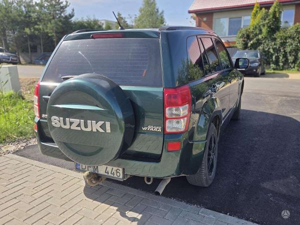 Green Suzuki grand-vitara 2007 in Vilnius, with an engine capacity of 2.00 L and mileage of 169 thousand km for 2700 €, photo 4 on AUTOMOTO.COM.LV