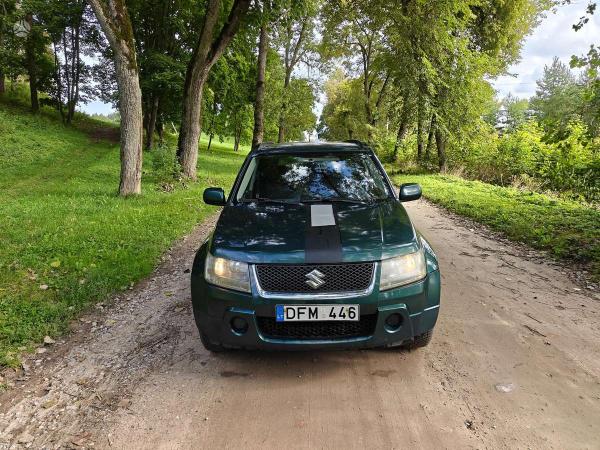 Green Suzuki grand-vitara 2007 in Vilnius, with an engine capacity of 2.00 L and mileage of 171 thousand km for 3350 €, photo 4 on AUTOMOTO.COM.LV