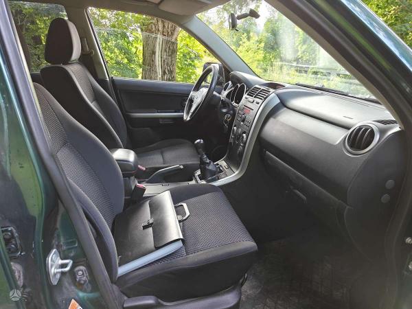 Green Suzuki grand-vitara 2007 in Vilnius, with an engine capacity of 2.00 L and mileage of 171 thousand km for 3350 €, photo 11 on AUTOMOTO.COM.LV