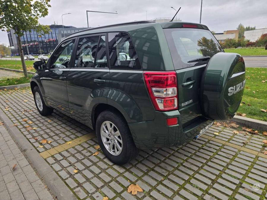 Green Suzuki grand-vitara 2009 in Vilnius, with an engine capacity of 2.00 L and mileage of 128 thousand km for 2500 €, photo 3 on AUTOMOTO.COM.LV