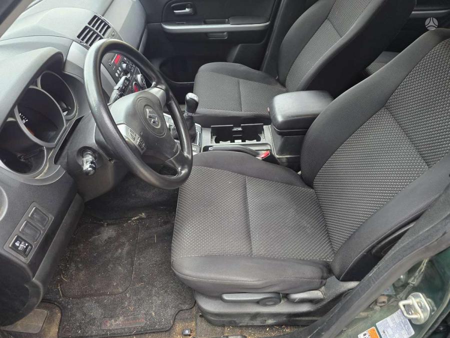 Green Suzuki grand-vitara 2009 in Vilnius, with an engine capacity of 2.00 L and mileage of 128 thousand km for 2500 €, photo 12 on AUTOMOTO.COM.LV