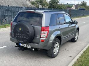Grey Suzuki grand-vitara 2005 in Ukmerge, with an engine capacity of 1.90 L and mileage of 321 thousand km for 2750 €, photo 5 on AUTOMOTO.COM.LV