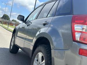 Grey Suzuki grand-vitara 2005 in Ukmerge, with an engine capacity of 1.90 L and mileage of 321 thousand km for 2750 €, photo 8 on AUTOMOTO.COM.LV