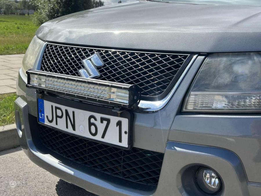 Grey Suzuki grand-vitara 2005 in Ukmerge, with an engine capacity of 1.90 L and mileage of 321 thousand km for 2750 €, photo 9 on AUTOMOTO.COM.LV