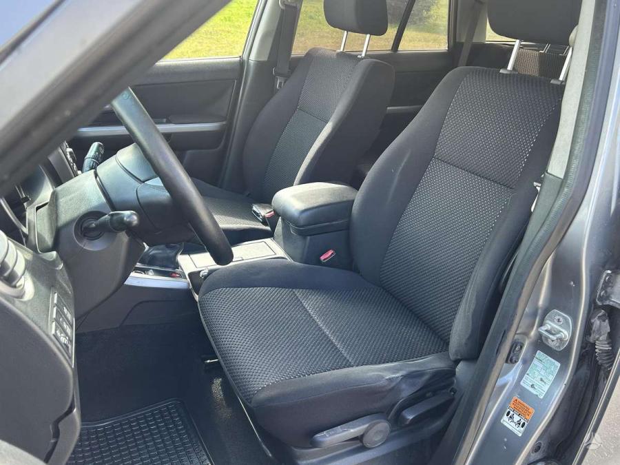 Grey Suzuki grand-vitara 2005 in Ukmerge, with an engine capacity of 1.90 L and mileage of 321 thousand km for 2750 €, photo 13 on AUTOMOTO.COM.LV