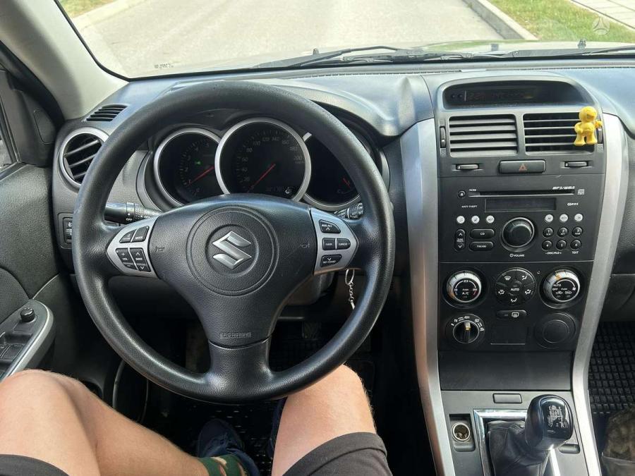 Grey Suzuki grand-vitara 2005 in Ukmerge, with an engine capacity of 1.90 L and mileage of 321 thousand km for 2750 €, photo 14 on AUTOMOTO.COM.LV