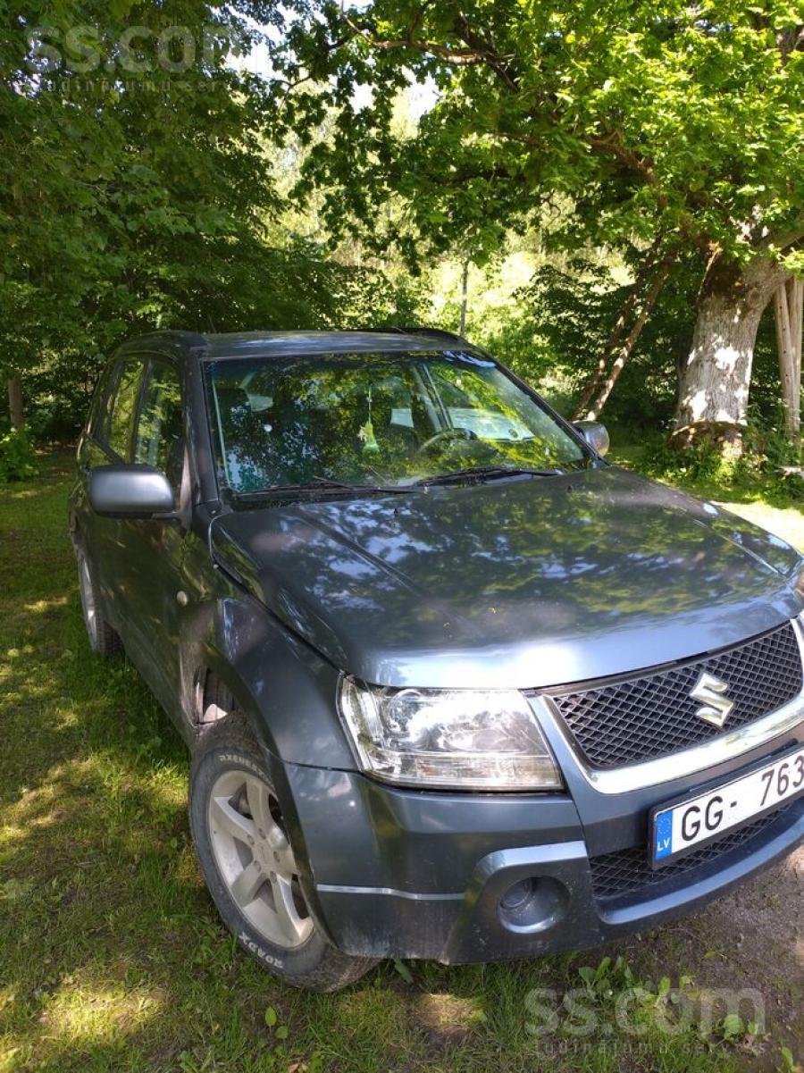 Pelēks Suzuki grand-vitara 2006 Liepāja, ar dzinēja tilpumu 2.00 L un nobraukumu 250 tūkst. km par 2800 €, foto 1 vietnē AUTOMOTO.COM.LV