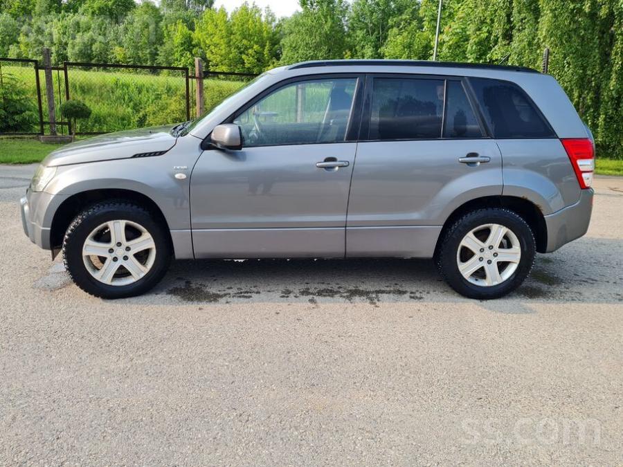 Pelēks Suzuki grand-vitara 2006 Valka, ar dzinēja tilpumu 1.90 L un nobraukumu 243 tūkst. km par 3000 €, foto 2 vietnē AUTOMOTO.COM.LV