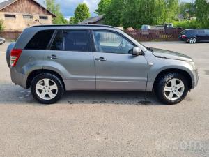 Pelēks Suzuki grand-vitara 2006 Valka, ar dzinēja tilpumu 1.90 L un nobraukumu 243 tūkst. km par 3000 €, foto 3 vietnē AUTOMOTO.COM.LV