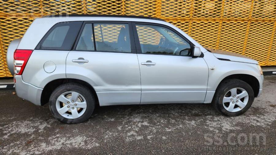 Pelēks Suzuki grand-vitara 2006 Ogre, ar dzinēja tilpumu 1.90 L un nobraukumu 0 tūkst. km par 3300 €, foto 5 vietnē AUTOMOTO.COM.LV