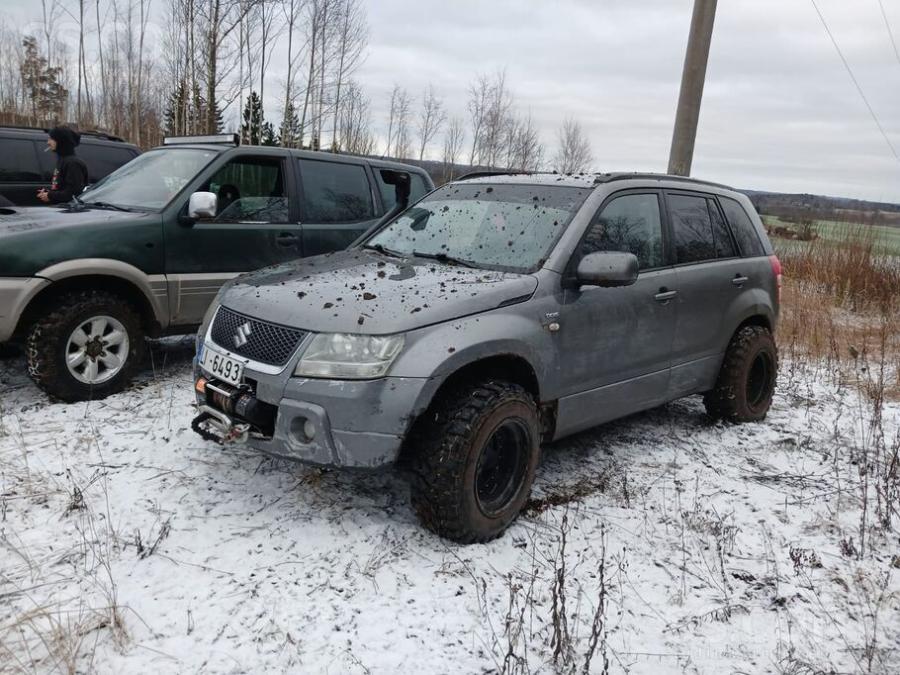 Pelēks Suzuki grand-vitara 2006 Aizkraukle, ar dzinēja tilpumu 1.90 L un nobraukumu 300 tūkst. km par 4699 €, foto 2 vietnē AUTOMOTO.COM.LV