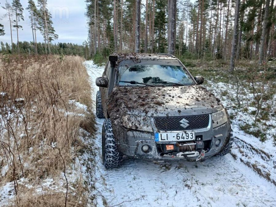 Pelēks Suzuki grand-vitara 2006 Aizkraukle, ar dzinēja tilpumu 1.90 L un nobraukumu 300 tūkst. km par 4699 €, foto 3 vietnē AUTOMOTO.COM.LV