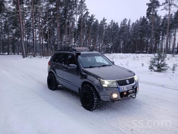 Grey Suzuki grand-vitara 2006 in Aizkraukle, with an engine capacity of 1.90 L and mileage of 330 thousand km for 3899 €, photo 5 on AUTOMOTO.COM.LV
