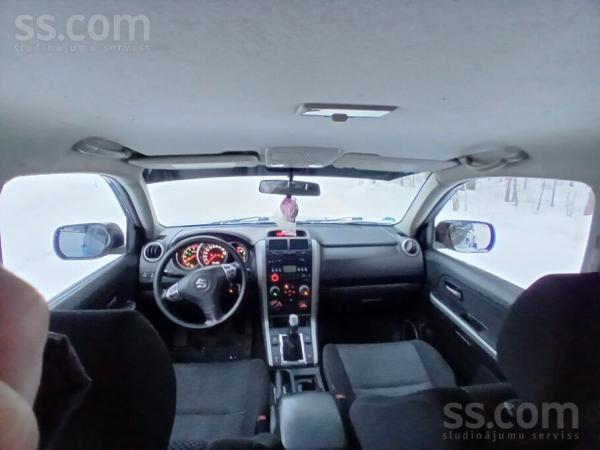 Grey Suzuki grand-vitara 2006 in Aizkraukle, with an engine capacity of 1.90 L and mileage of 330 thousand km for 3899 €, photo 6 on AUTOMOTO.COM.LV