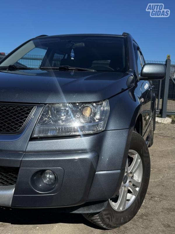 Grey Suzuki grand-vitara 2006 in Klaipeda, with an engine capacity of 1.90 L and mileage of 230 thousand km for 3500 €, photo 2 on AUTOMOTO.COM.LV