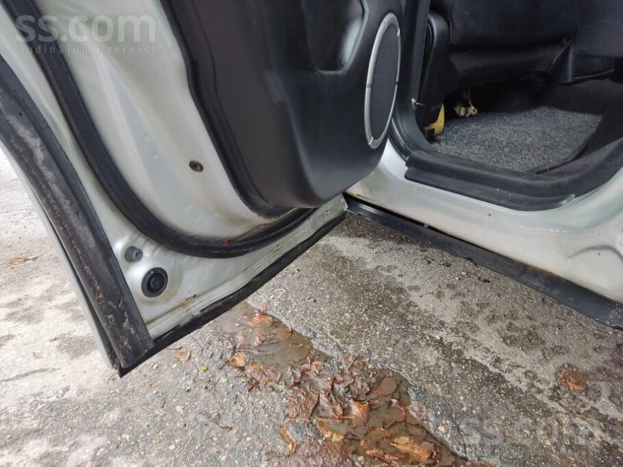 Grey Suzuki grand-vitara 2006 in Ogre, with an engine capacity of 1.90 L and mileage of 0 thousand km for 2500 €, photo 13 on AUTOMOTO.COM.LV