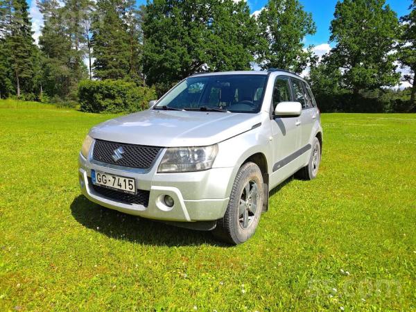 Pelēks Suzuki grand-vitara 2006 Gulbene, ar dzinēja tilpumu 2.00 L un nobraukumu 215 tūkst. km par 1500 €, foto 1 vietnē AUTOMOTO.COM.LV