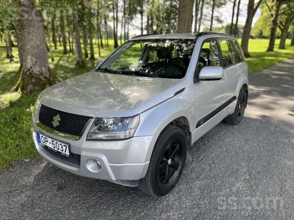 Grey Suzuki grand-vitara 2006 in Valmiera, with an engine capacity of 2.00 L and mileage of 216 thousand km for 2400 €, photo 1 on AUTOMOTO.COM.LV