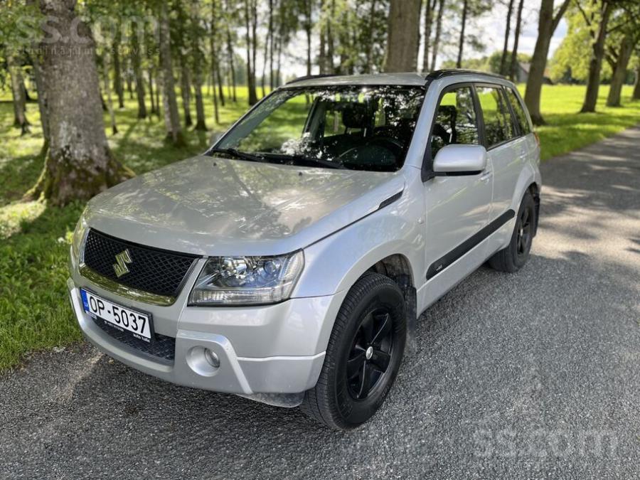 Grey Suzuki grand-vitara 2006 in Valmiera, with an engine capacity of 2.00 L and mileage of 216 thousand km for 2400 €, photo 1 on AUTOMOTO.COM.LV