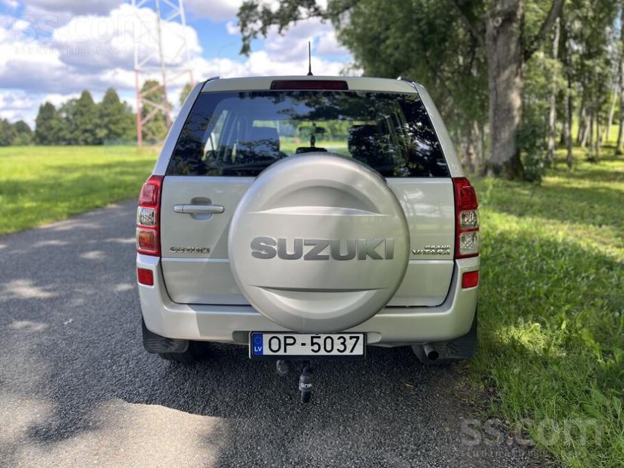 Grey Suzuki grand-vitara 2006 in Valmiera, with an engine capacity of 2.00 L and mileage of 216 thousand km for 2400 €, photo 4 on AUTOMOTO.COM.LV