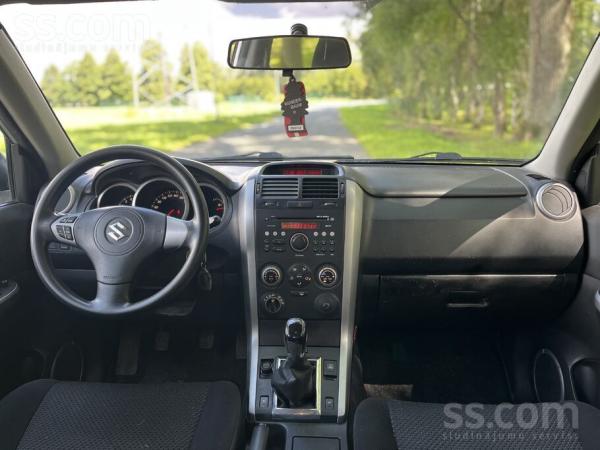 Grey Suzuki grand-vitara 2006 in Valmiera, with an engine capacity of 2.00 L and mileage of 216 thousand km for 2400 €, photo 9 on AUTOMOTO.COM.LV
