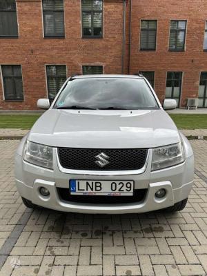 Grey Suzuki grand-vitara 2006 in Kaunas, with an engine capacity of 1.86 L and mileage of 287 thousand km for 1700 €, photo 3 on AUTOMOTO.COM.LV