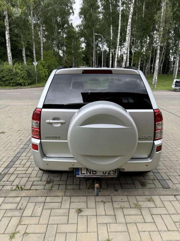 Grey Suzuki grand-vitara 2006 in Kaunas, with an engine capacity of 1.86 L and mileage of 287 thousand km for 1700 €, photo 3 on AUTOMOTO.COM.LV