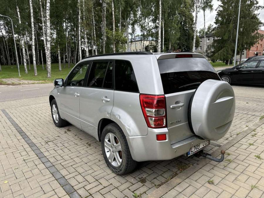Grey Suzuki grand-vitara 2006 in Kaunas, with an engine capacity of 1.86 L and mileage of 287 thousand km for 1700 €, photo 5 on AUTOMOTO.COM.LV