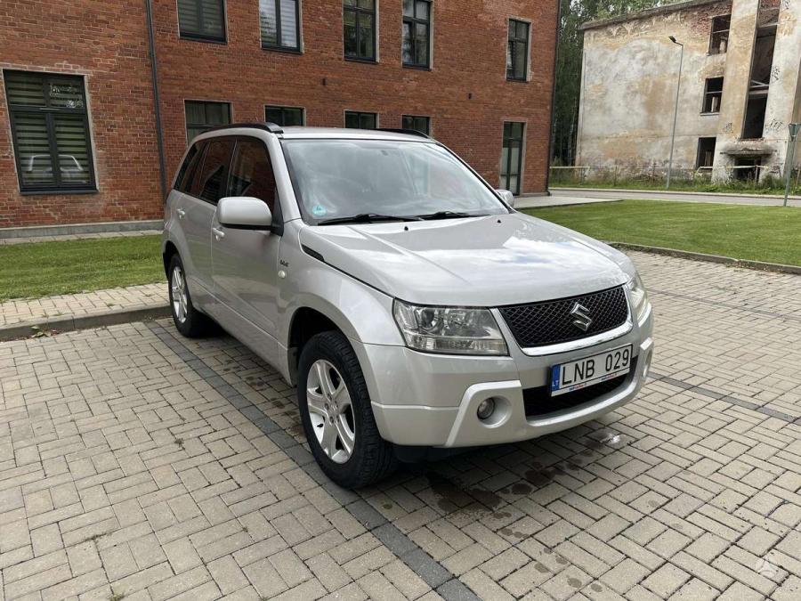 Grey Suzuki grand-vitara 2006 in Kaunas, with an engine capacity of 1.86 L and mileage of 287 thousand km for 1700 €, photo 7 on AUTOMOTO.COM.LV
