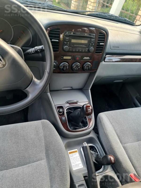 Pelēks Suzuki grand-vitara 2006 Rīga, ar dzinēja tilpumu 2.70 L un nobraukumu 113 tūkst. km par 3499 €, foto 5 vietnē AUTOMOTO.COM.LV