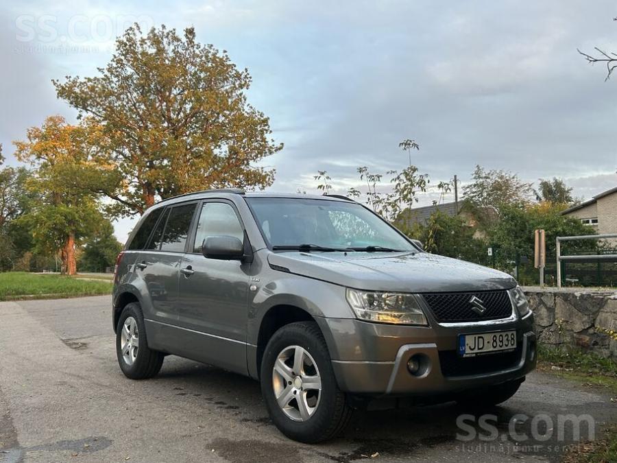 Pelēks Suzuki grand-vitara 2006 Rīga, ar dzinēja tilpumu 1.90 L un nobraukumu 283 tūkst. km par 2350 €, foto 1 vietnē AUTOMOTO.COM.LV