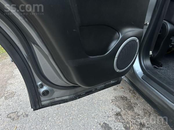 Pelēks Suzuki grand-vitara 2006 Rīga, ar dzinēja tilpumu 1.90 L un nobraukumu 283 tūkst. km par 2350 €, foto 5 vietnē AUTOMOTO.COM.LV