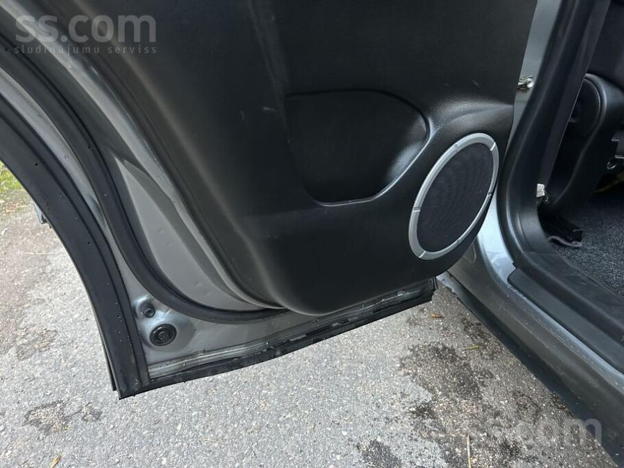 Pelēks Suzuki grand-vitara 2006 Rīga, ar dzinēja tilpumu 1.90 L un nobraukumu 283 tūkst. km par 2350 €, foto 5 vietnē AUTOMOTO.COM.LV