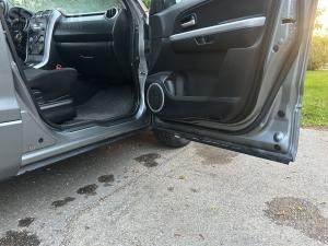 Pelēks Suzuki grand-vitara 2006 Rīga, ar dzinēja tilpumu 1.90 L un nobraukumu 283 tūkst. km par 2350 €, foto 6 vietnē AUTOMOTO.COM.LV