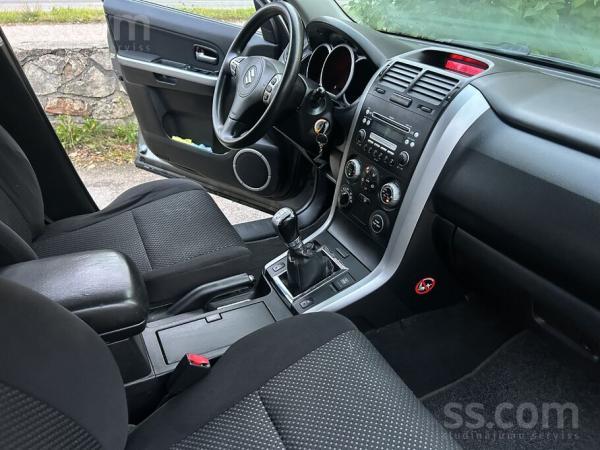 Pelēks Suzuki grand-vitara 2006 Rīga, ar dzinēja tilpumu 1.90 L un nobraukumu 283 tūkst. km par 2350 €, foto 7 vietnē AUTOMOTO.COM.LV