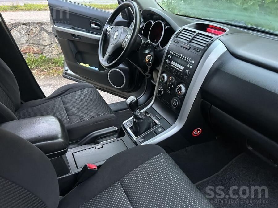 Pelēks Suzuki grand-vitara 2006 Rīga, ar dzinēja tilpumu 1.90 L un nobraukumu 283 tūkst. km par 2350 €, foto 7 vietnē AUTOMOTO.COM.LV