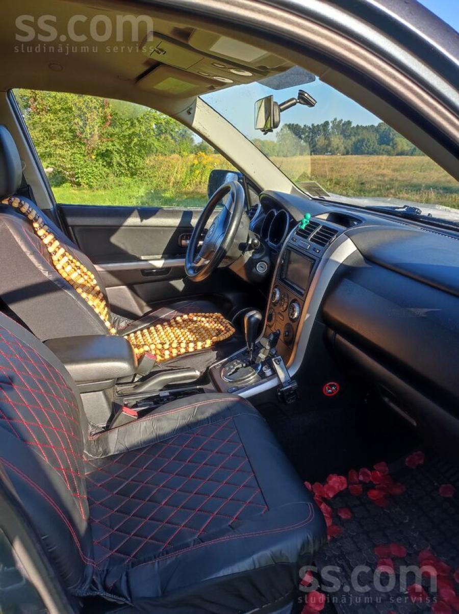 Grey Suzuki grand-vitara 2006 in Riga, with an engine capacity of 1.90 L and mileage of 194 thousand km for 3300 €, photo 3 on AUTOMOTO.COM.LV