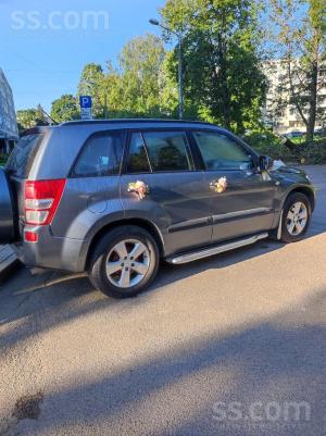 Grey Suzuki grand-vitara 2006 in Riga, with an engine capacity of 1.90 L and mileage of 194 thousand km for 3300 €, photo 5 on AUTOMOTO.COM.LV