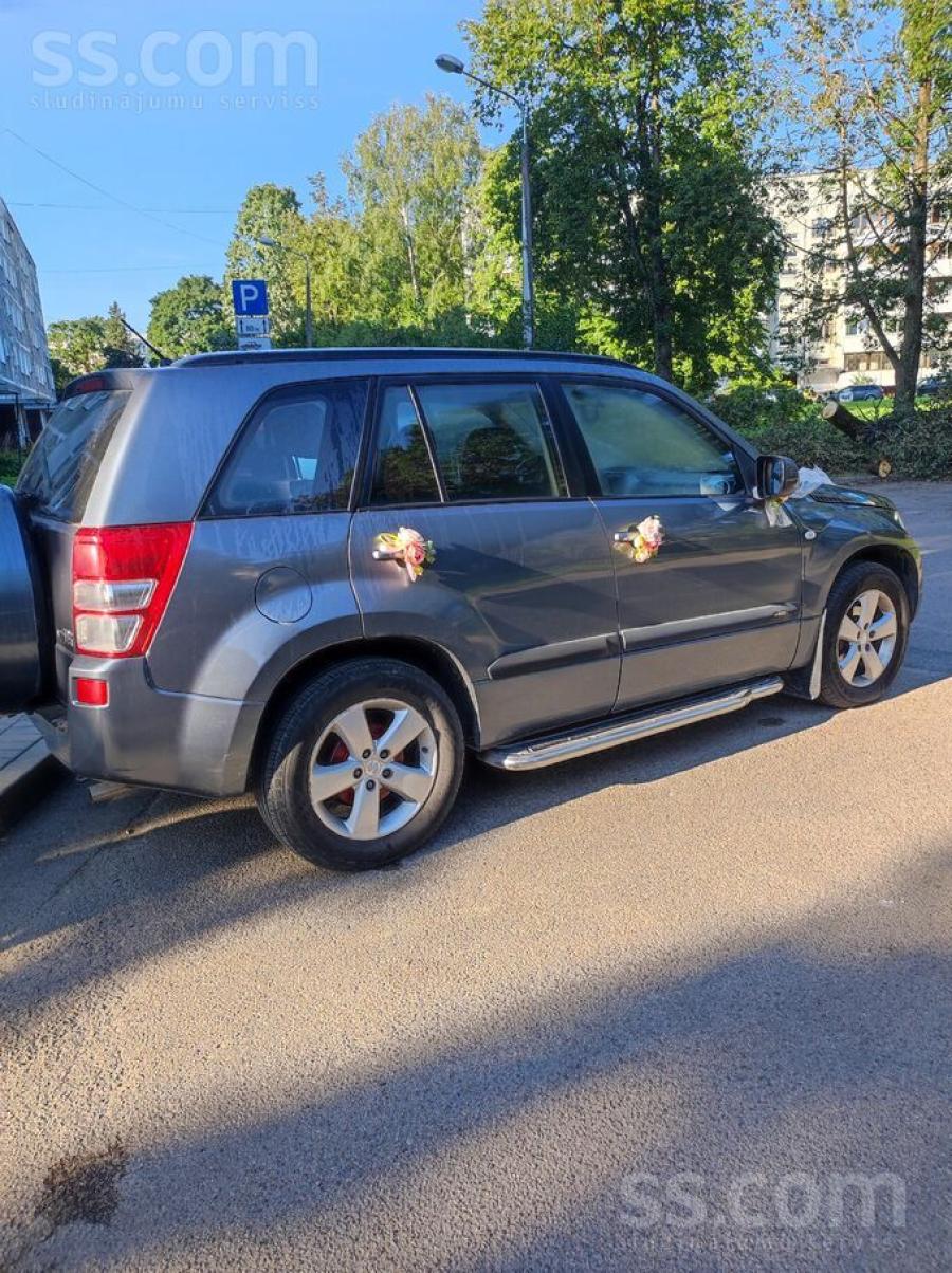Grey Suzuki grand-vitara 2006 in Riga, with an engine capacity of 1.90 L and mileage of 194 thousand km for 3300 €, photo 5 on AUTOMOTO.COM.LV