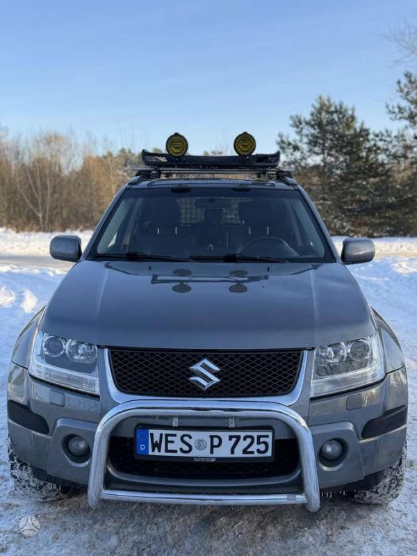 Grey Suzuki grand-vitara 2007 in Utena, with an engine capacity of 1.87 L and mileage of 208 thousand km for 5950 €, photo 1 on AUTOMOTO.COM.LV