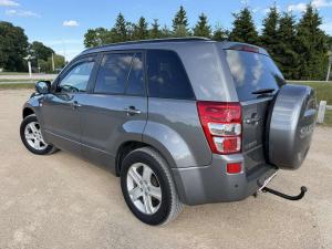 Pelēks Suzuki grand-vitara 2007 Utena, ar dzinēja tilpumu 2.00 L un nobraukumu 237 tūkst. km par 4650 €, foto 5 vietnē AUTOMOTO.COM.LV